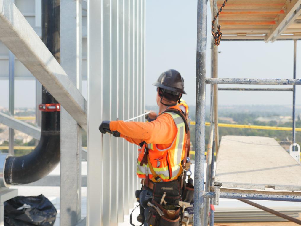 5 Benefits Of Hiring A Professional Building ContractorBlog Hub